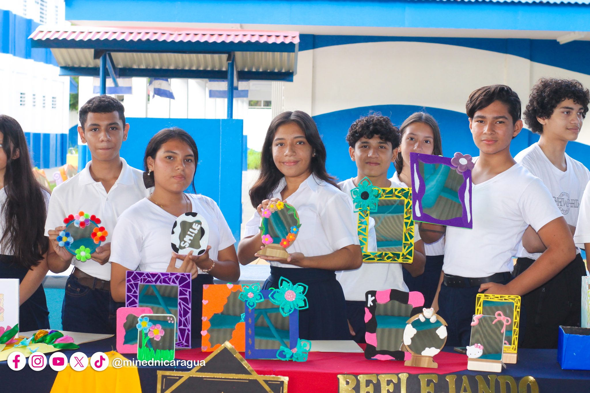 Feria de Emprendimiento destaca proyectos creativos de estudiantes ...